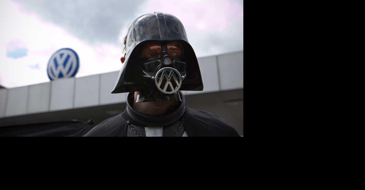 Darth Vader vor den Toren von VW | Greenpeace